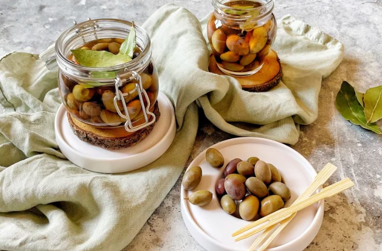 Olives marinées : la recette traditionnelle des conserves simples et ...