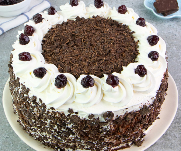 Gâteau Forêt-Noire : la recette du délicieux et spectaculaire dessert ...